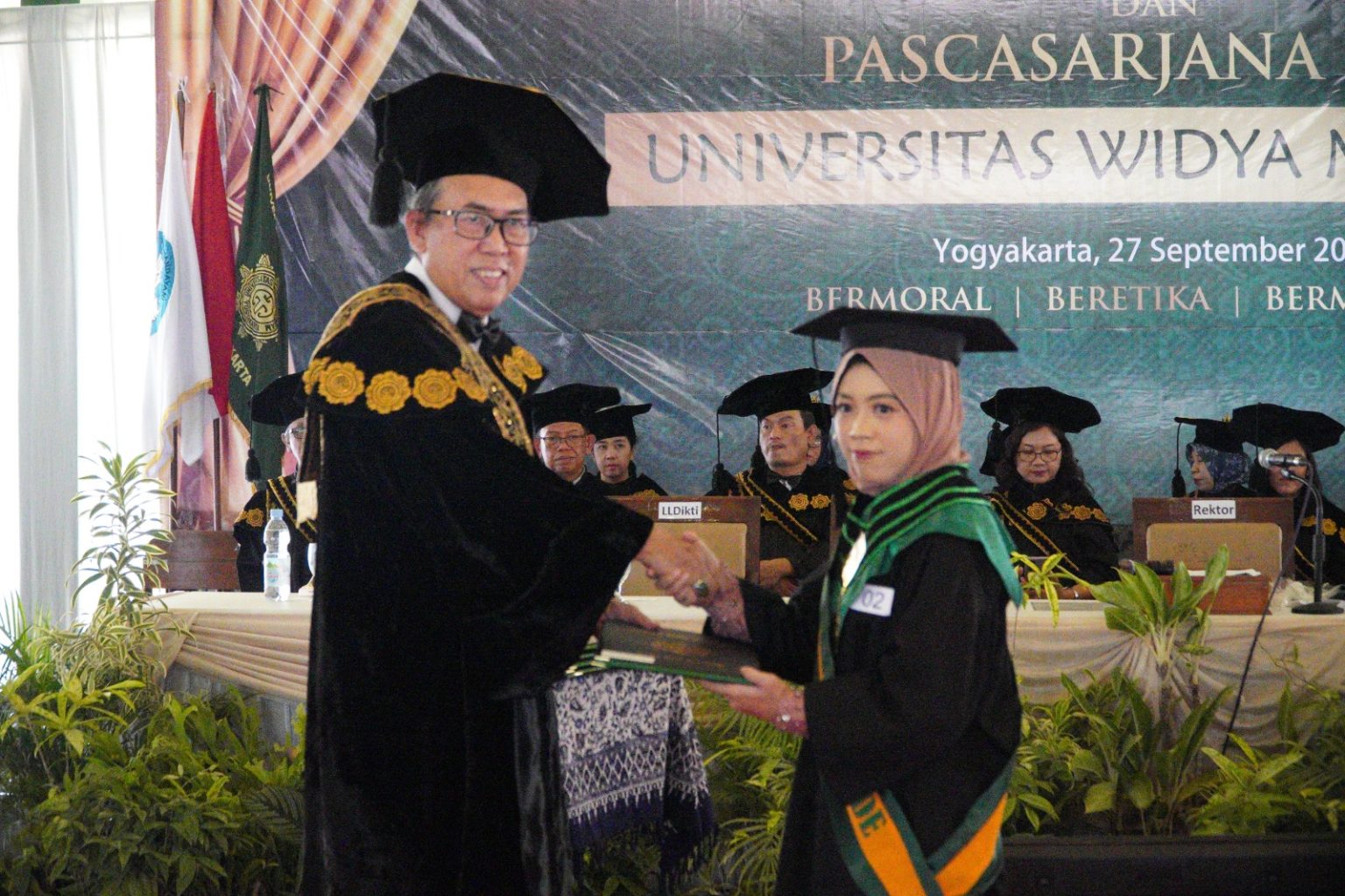 Prof. Edy Suandi Hamid: Krisis Kelas Menengah adalah Bom Waktu, Tugas ...